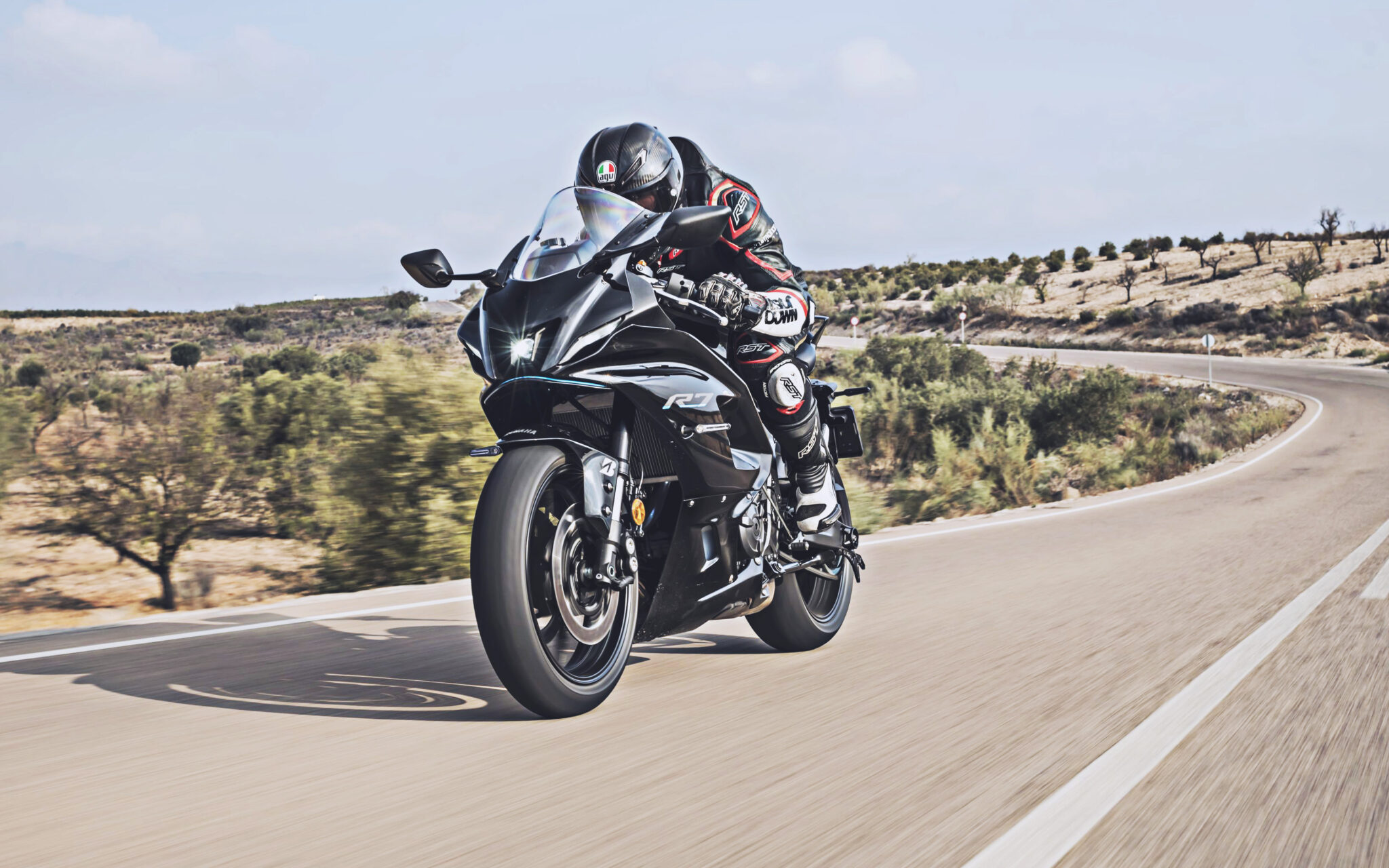 Yamaha R-7 2023: Preços, Ficha Técnica e Consumo (Fotos e Vídeos)